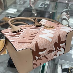 Michael Kors | Bags | Michael Kors Mercer Medium Leather Messenger Buff ...